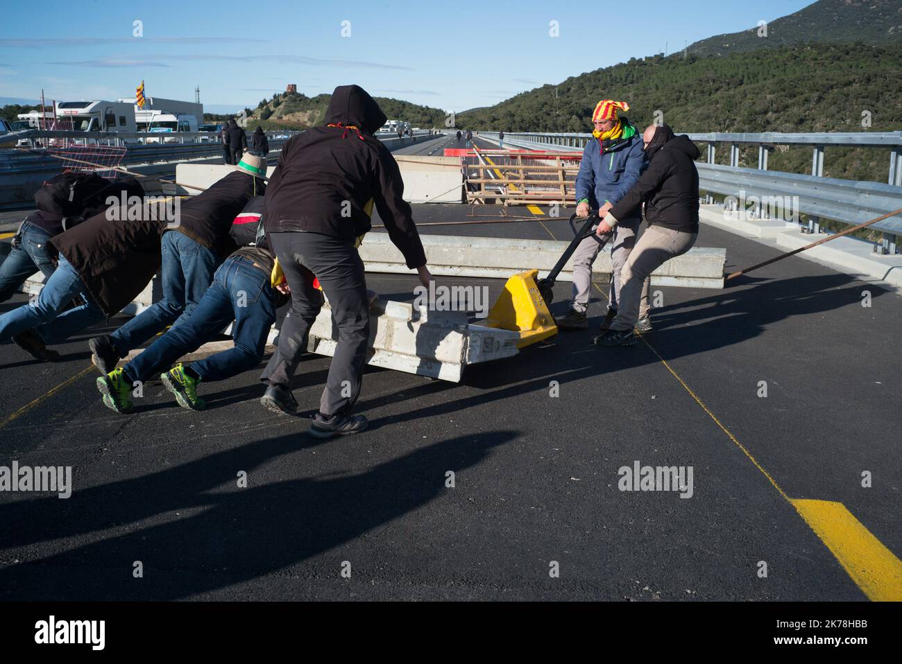 The Tsunami Democratic, a Catalan autonomist movement, blocks the ...
