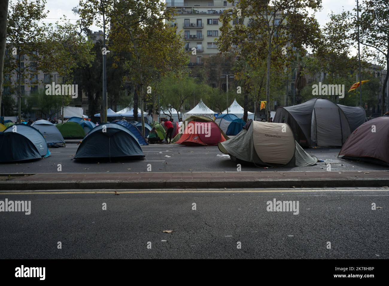 The Tsunami Democratic, a Catalan autonomist movement, blocks the ...