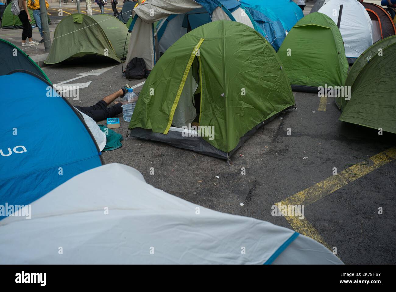 The Tsunami Democratic, a Catalan autonomist movement, blocks the ...