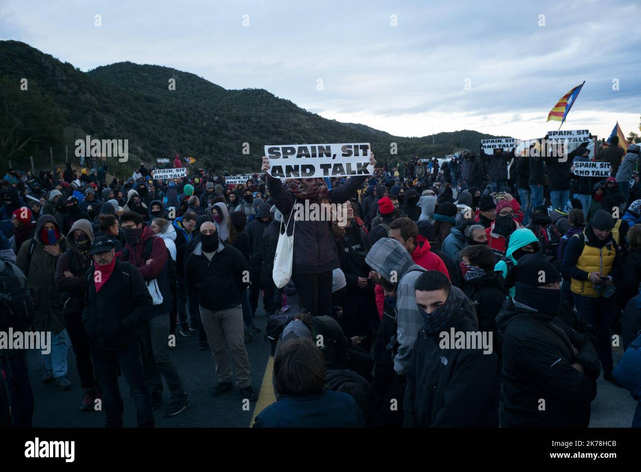 The Tsunami Democratic, a Catalan autonomist movement, blocks the ...