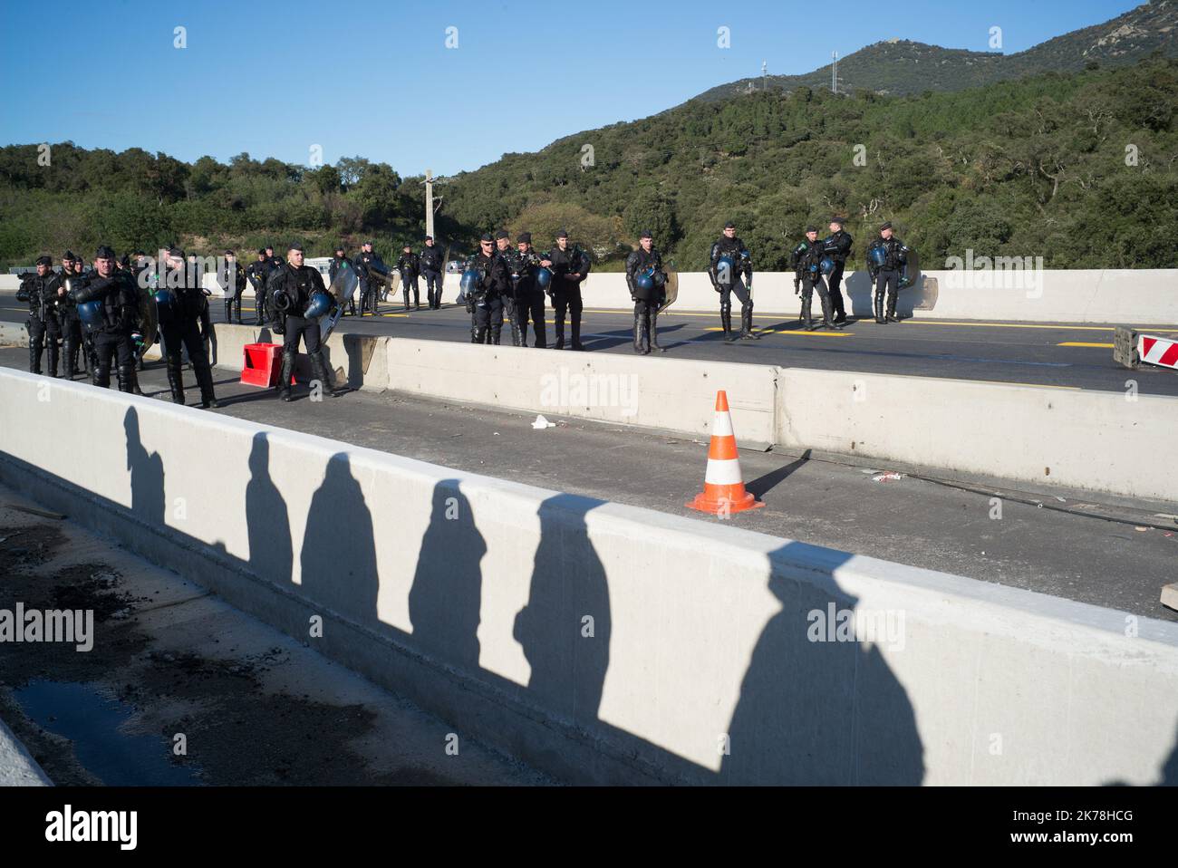 The Tsunami Democratic, a Catalan autonomist movement, blocks the ...