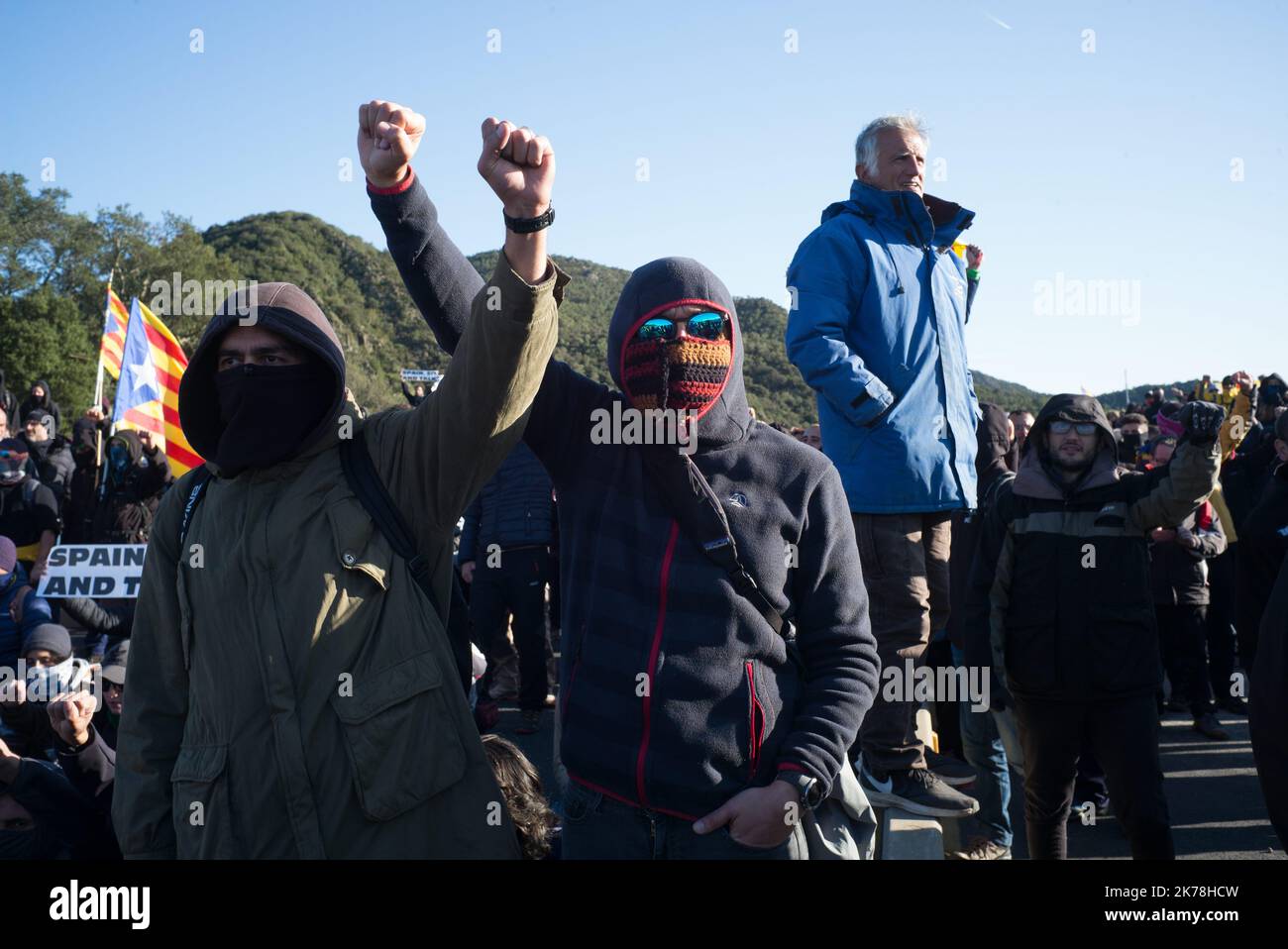 The Tsunami Democratic, a Catalan autonomist movement, blocks the ...