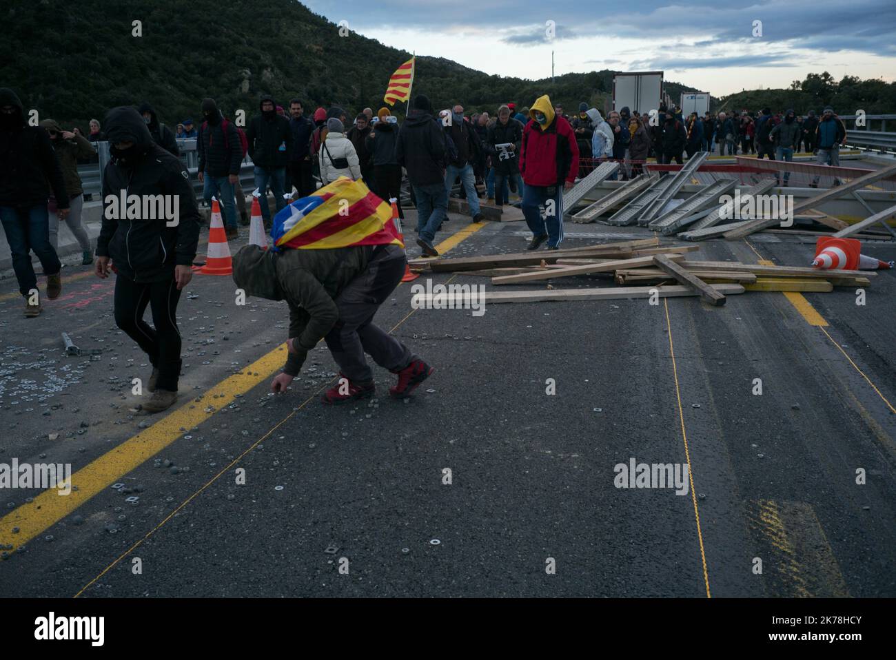 The Tsunami Democratic, a Catalan autonomist movement, blocks the ...