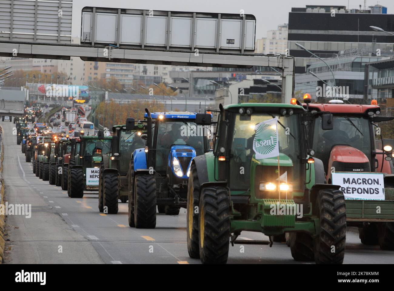 Farmers are demonstrating in Paris Stock Photo - Alamy