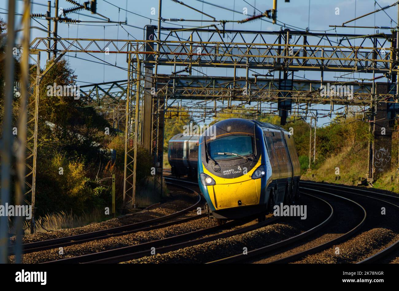 Avanti West Coast train tilting Stock Photo - Alamy