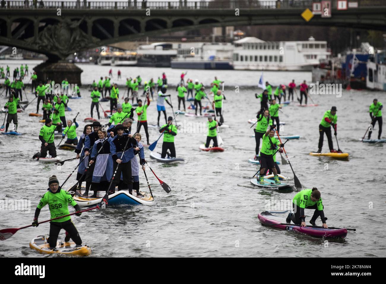 On a rainy Sunday morning, 1000 participants crossed Paris along the ...
