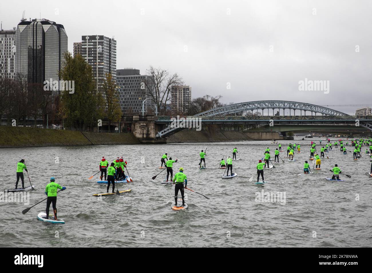 On a rainy Sunday morning, 1000 participants crossed Paris along the ...