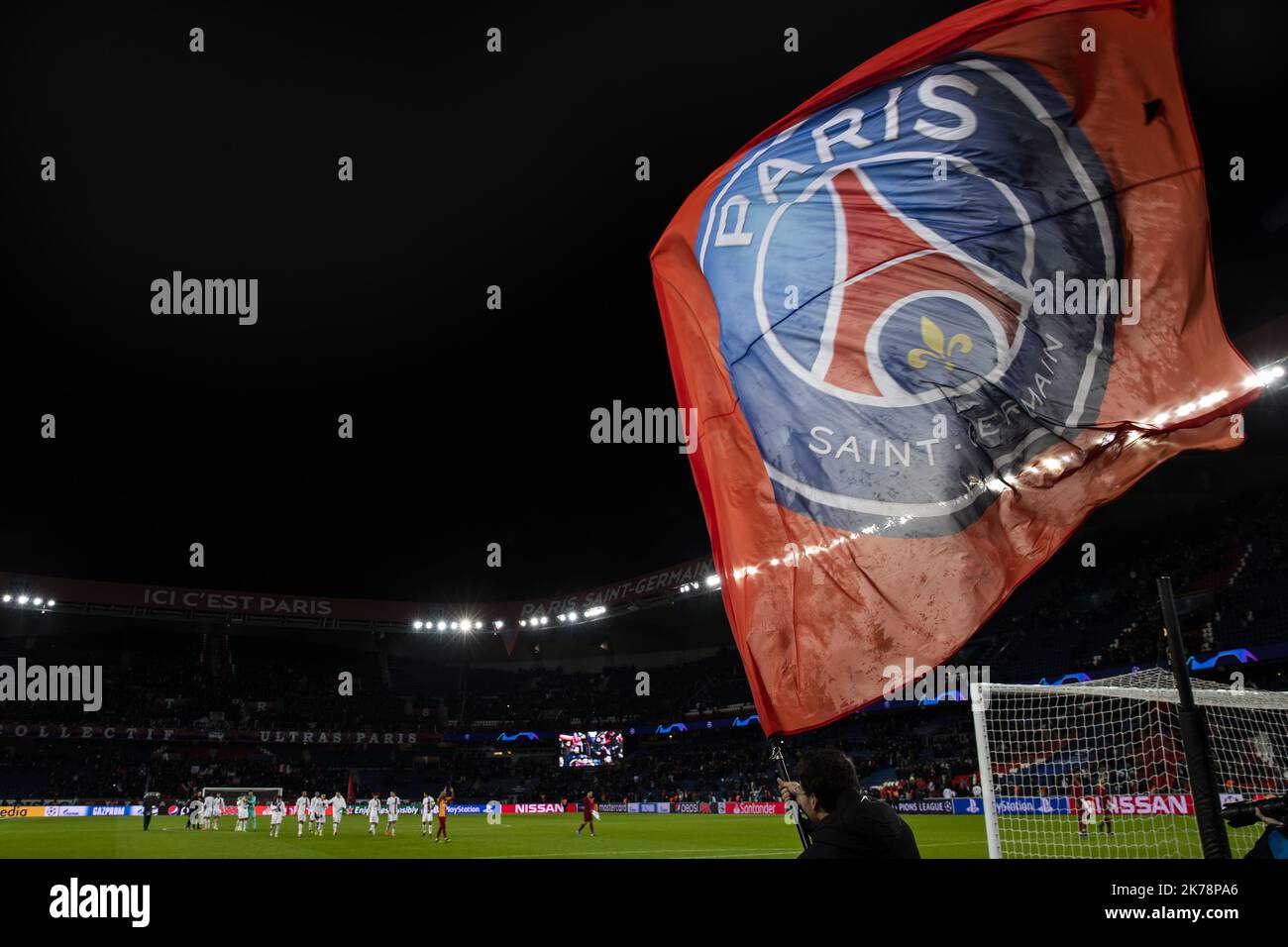 Paris saint germain flag hi-res stock photography and images - Alamy