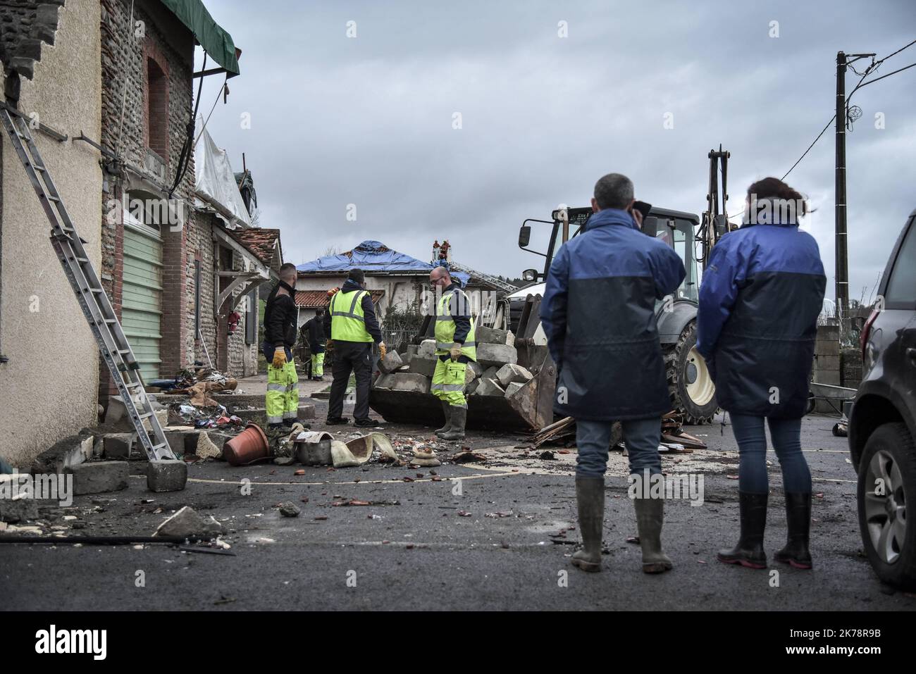 a tornado hit Serres Sainte Marie in south western France : 20 houses ...
