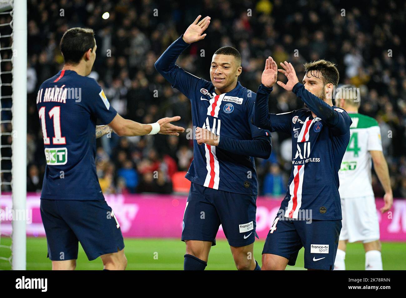 PSG players celebrate their win during the League Cup match between ...