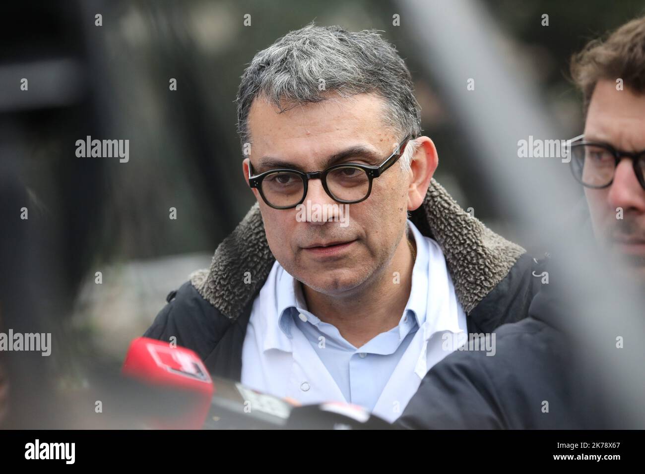 PR YAZDAN YAZDANPANAH CHEF DU SERVICE DES MALADIES INFECTIEUSES ET ...