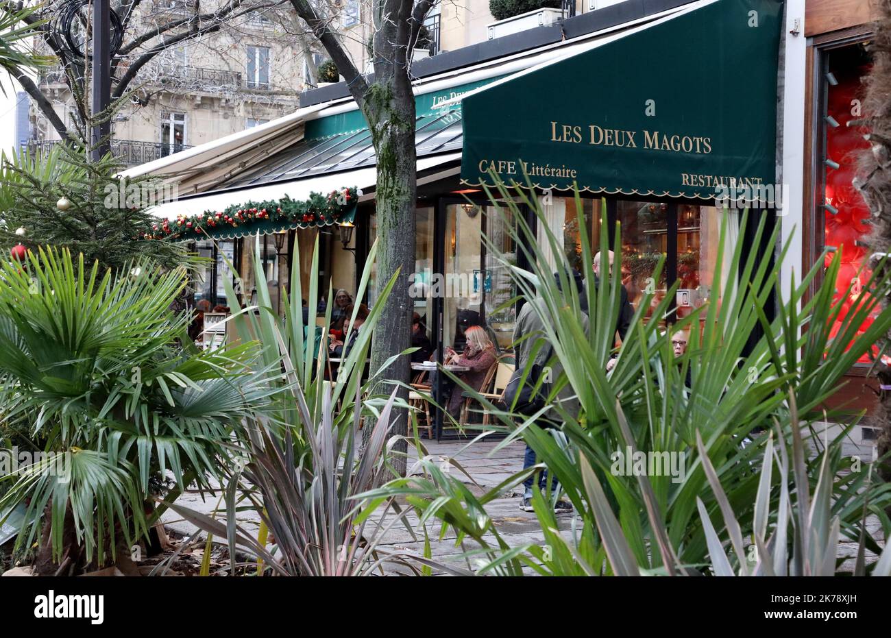 Les Deux Magots, the famous cafe in the Saint-Germain-des-Pres area of ...