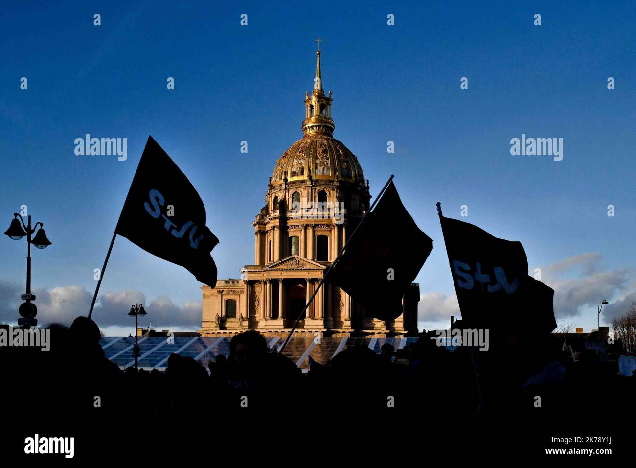 French riots continue throughout Paris Stock Photo - Alamy