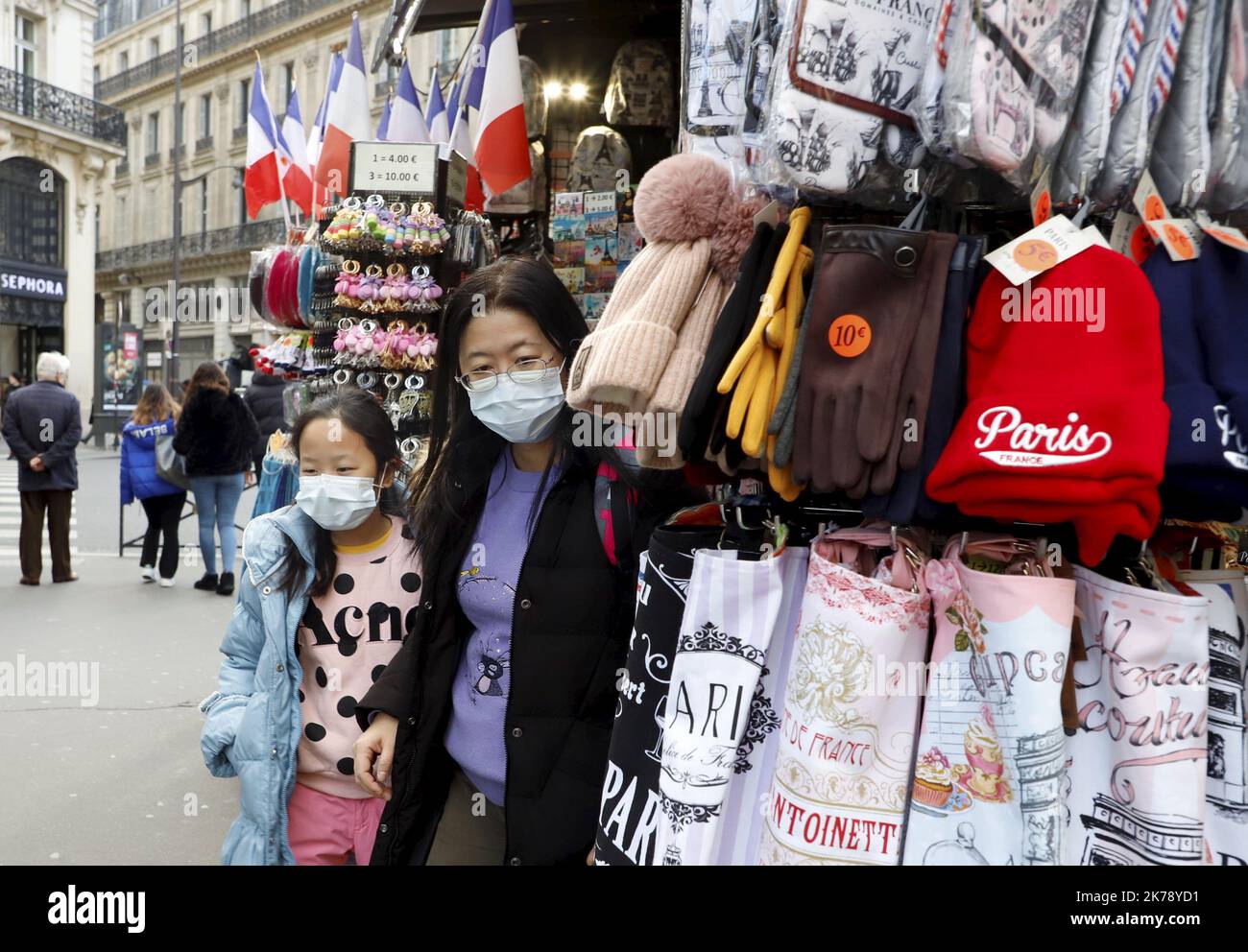 The public wear masks in Paris Stock Photo - Alamy
