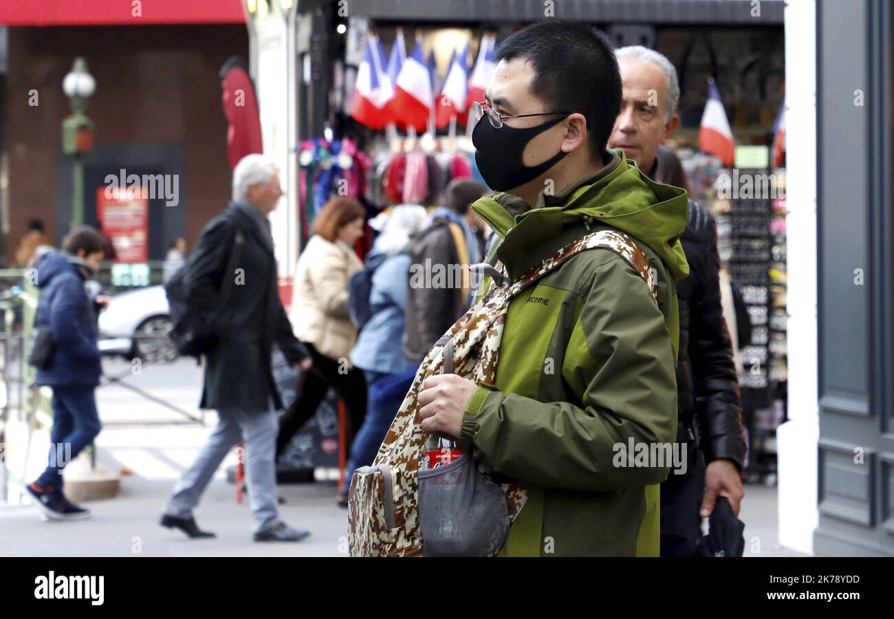 The public wear masks in Paris Stock Photo - Alamy