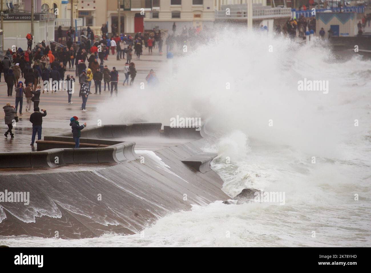 Wind warnings issued across hi-res stock photography and images - Alamy