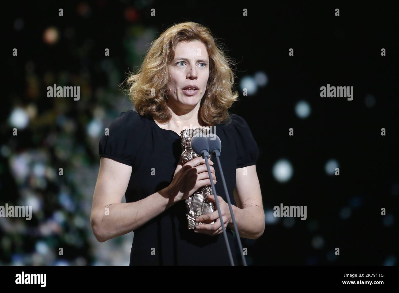 Claire Mathon receives the best cinematography award for 'Portrait de ...