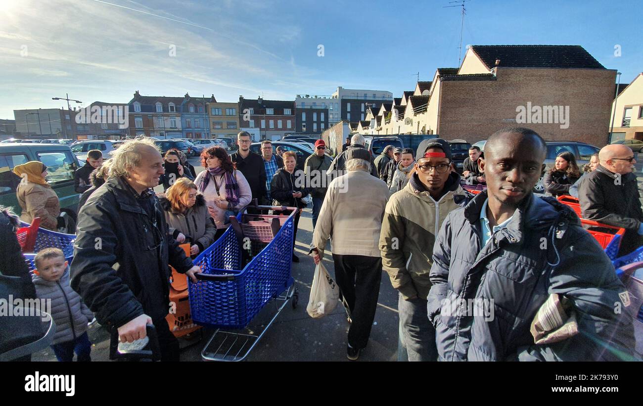 This morning, before the noon lock-up, the Leclerc store in Lille ...