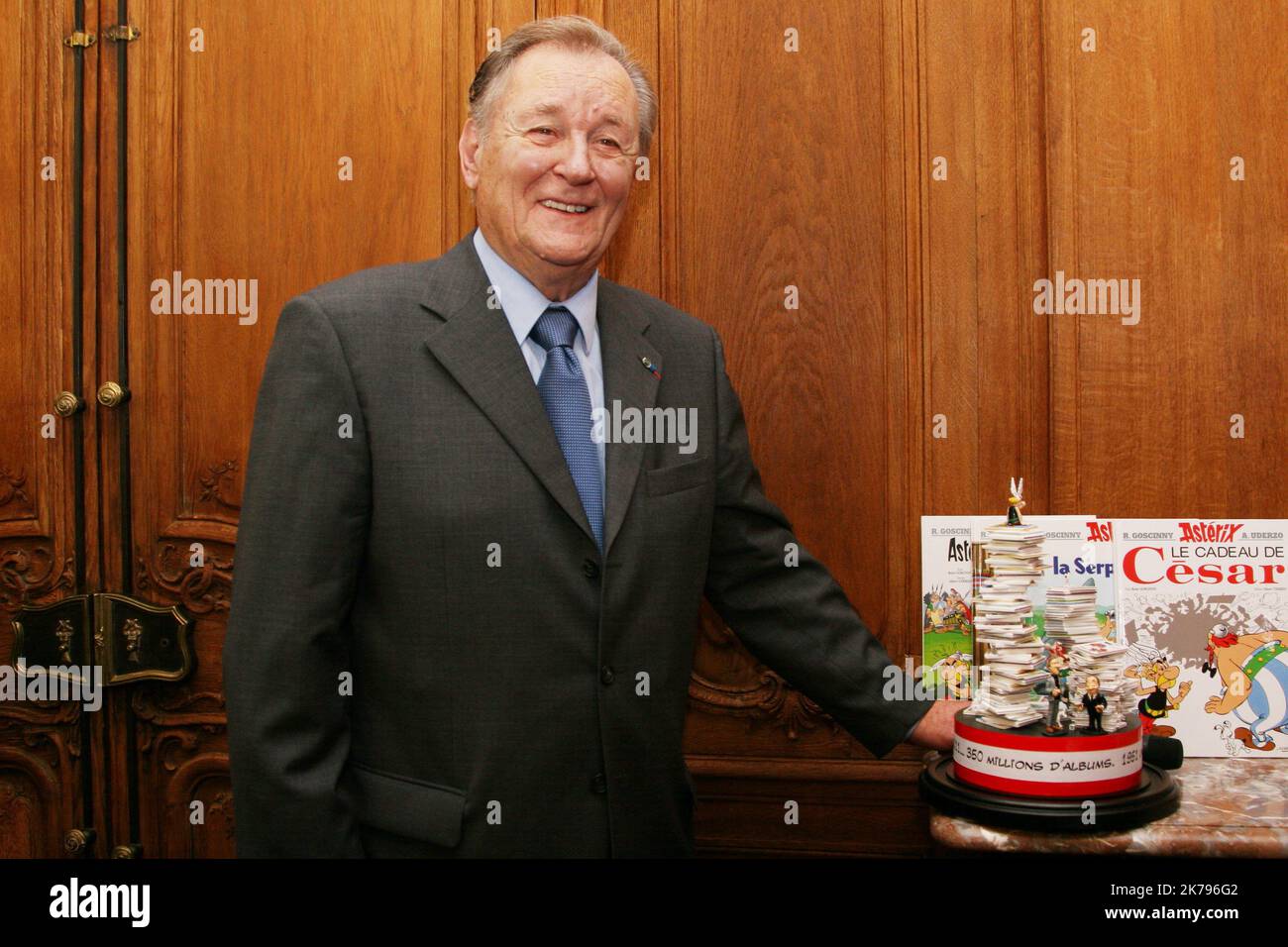 Cartoonist asterix hi-res stock photography and images - Alamy