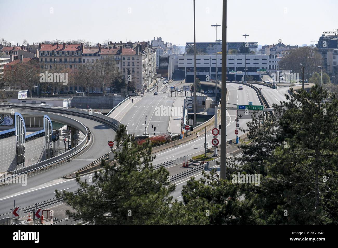 Very little traffic on the A7 motorway at the exit of the Fourvière ...