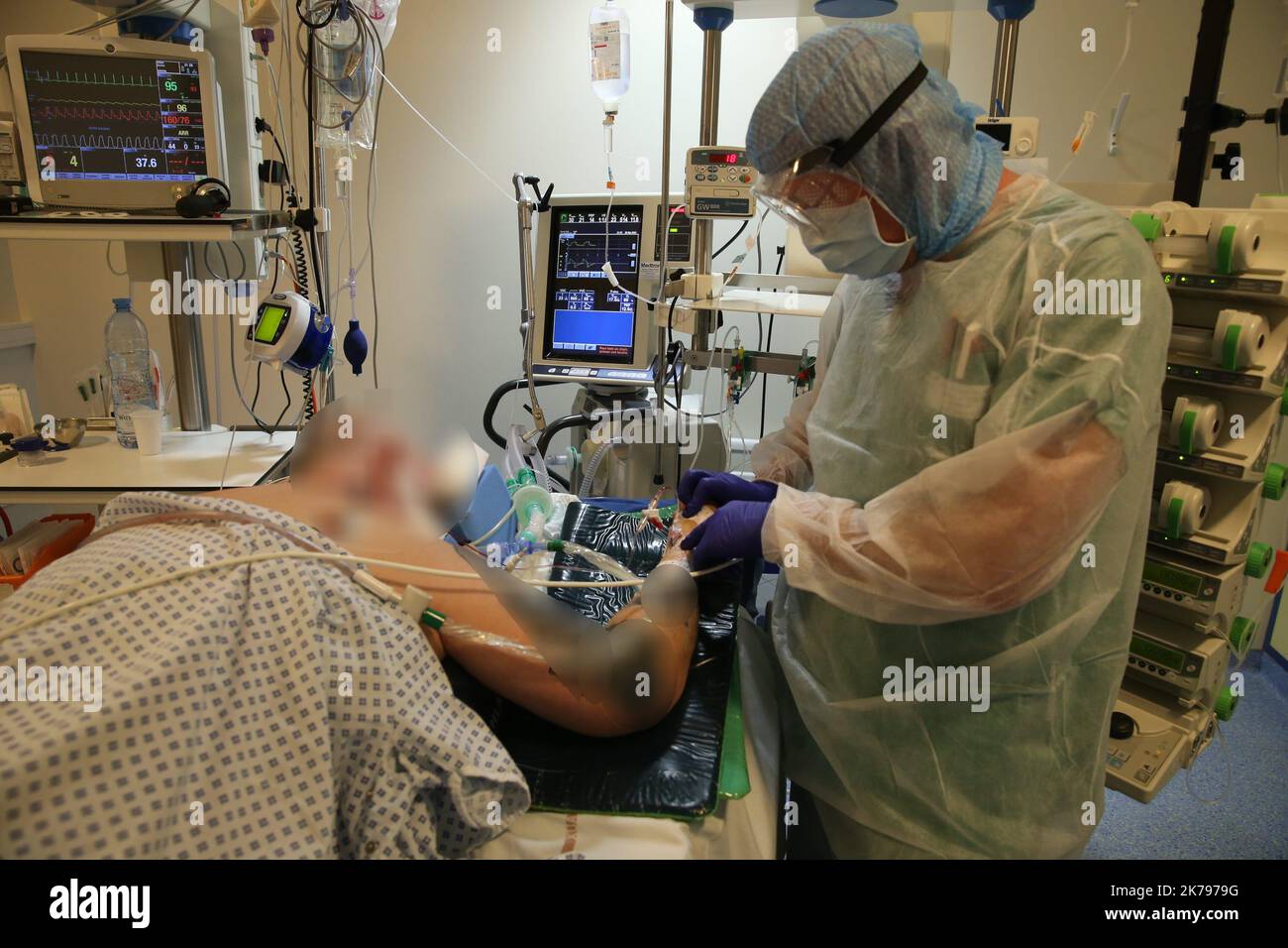 A nurse monitors the equipment. All patients with covid-19 are ...
