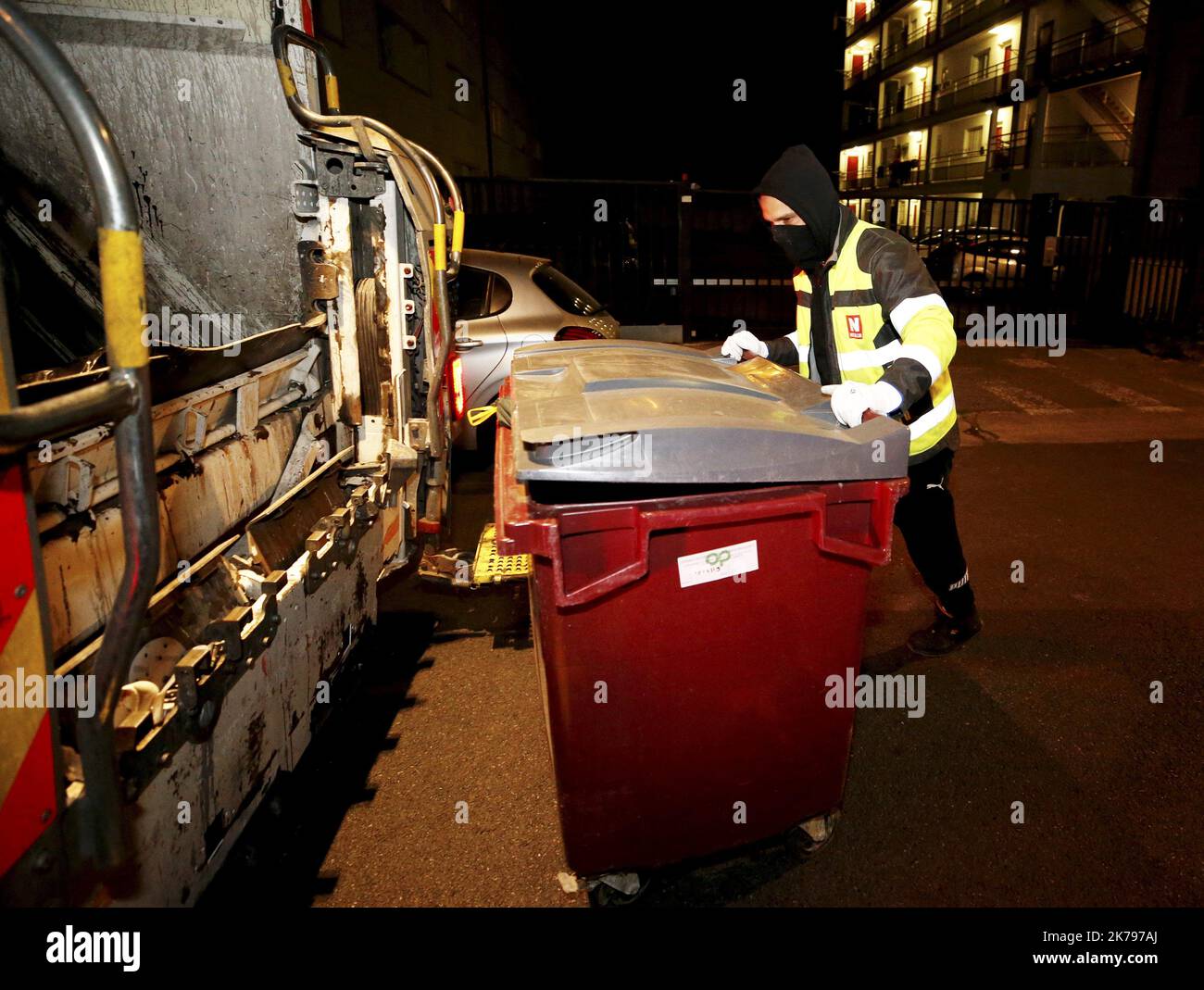 Patrick and Torkom are garbage collectors. Even in lockdown, they ...