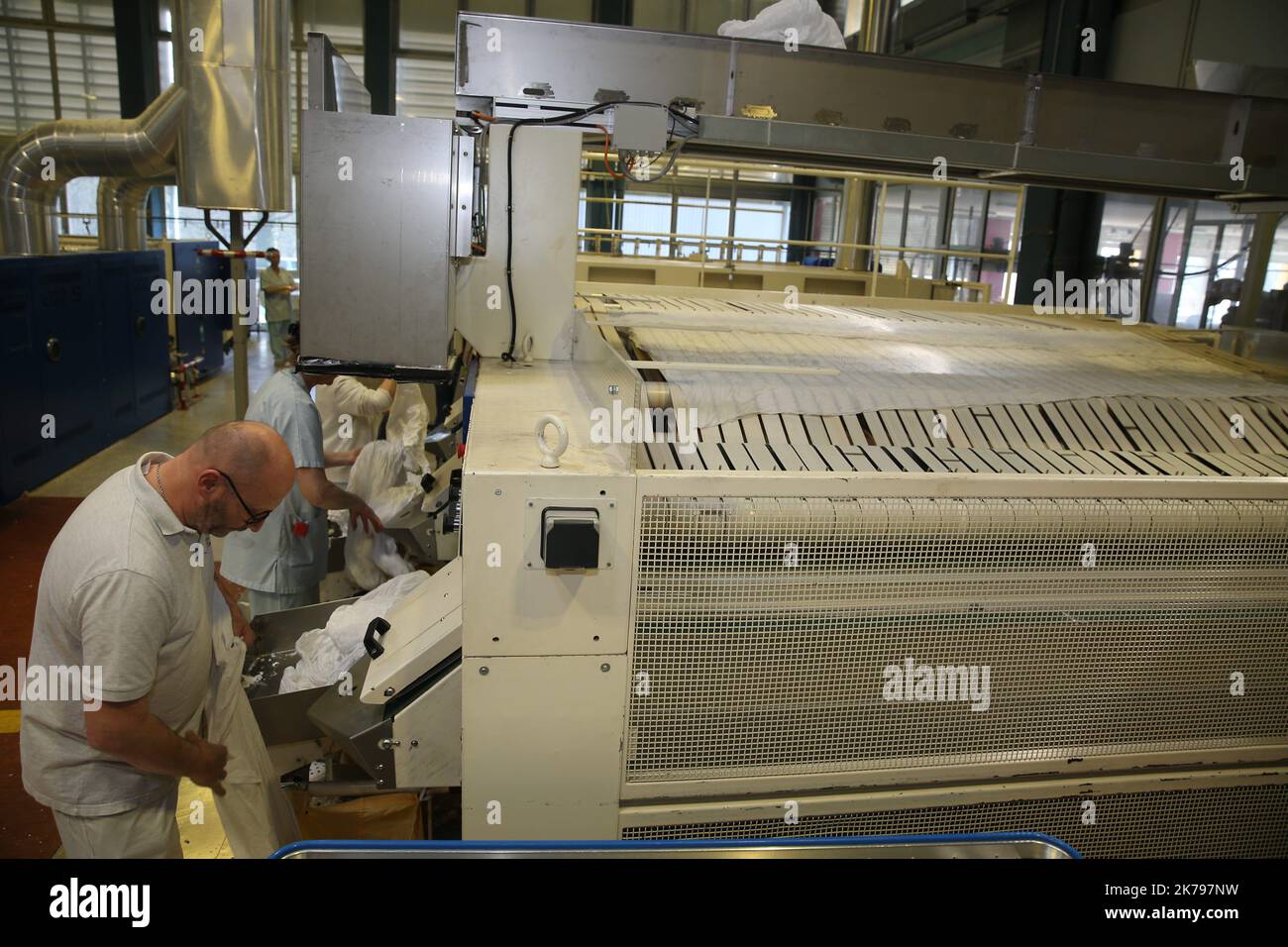 Employees processing linen at the laundry at the Emile Muller hospital in Mulhouse Stock Photo ...