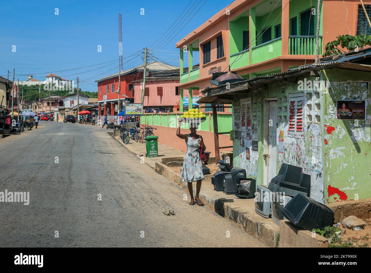 African woman walking in slums hi-res stock photography and images - Alamy