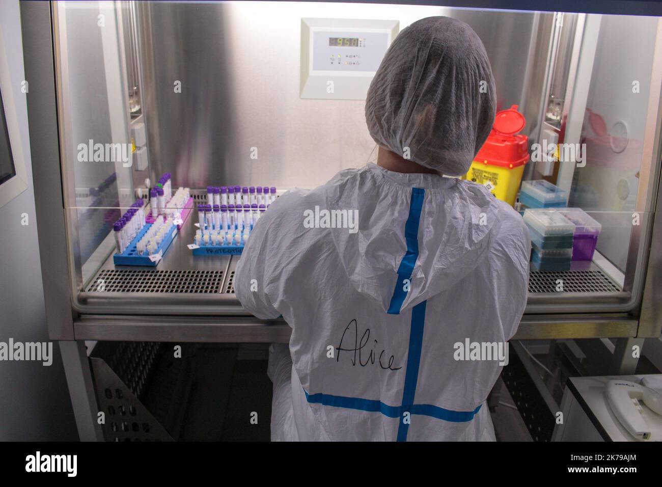 P3 laboratory hi-res stock photography and images - Alamy