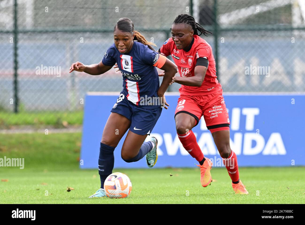 PARIS - (lr) Grace Geyoro of Paris Saint Germain women, Roselord ...