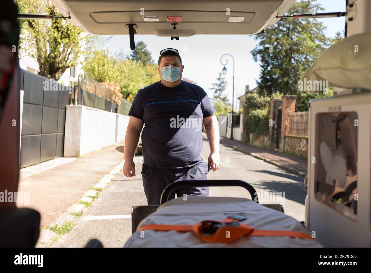France / Ile-de-France (region) / Paris - A paramedic preparing the bed ...