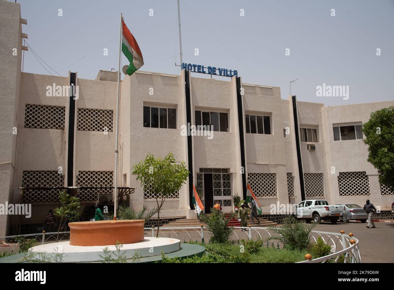 Niger / Niamey / Niamey - View of the main entrance of the city hall of ...