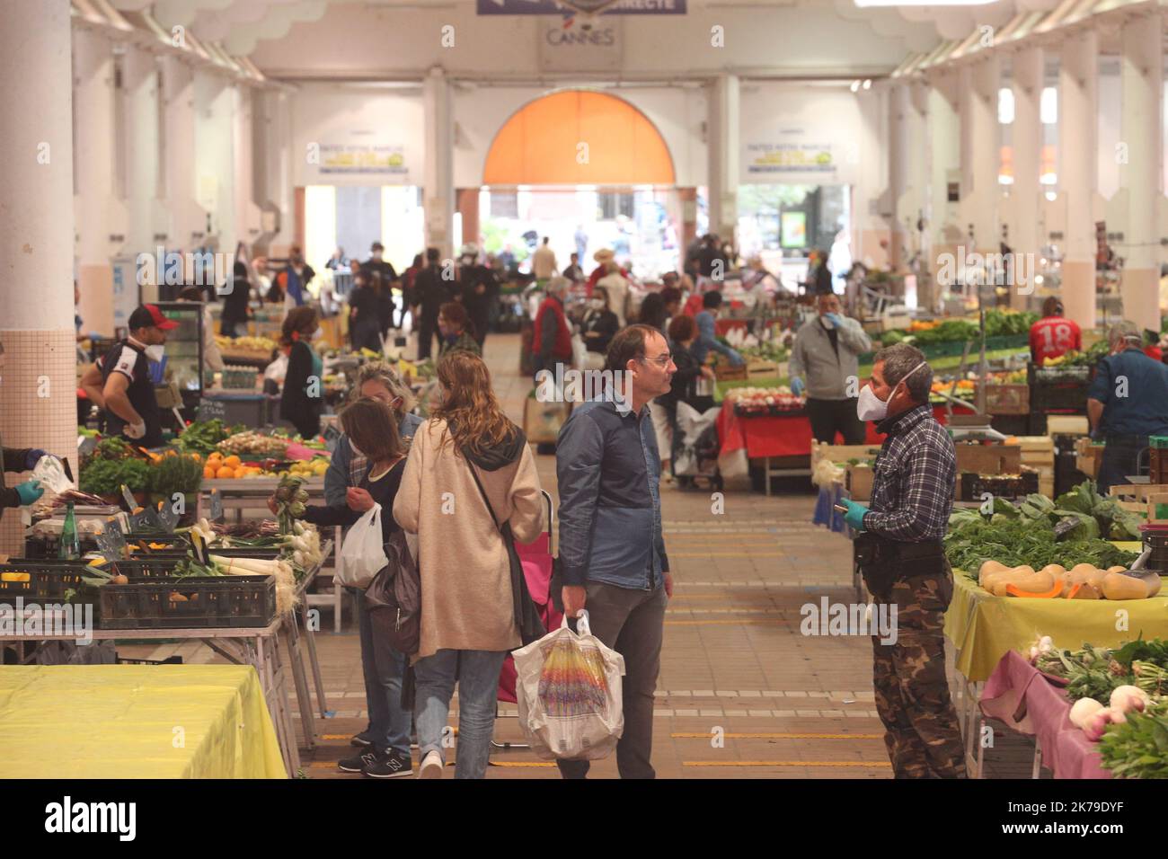 Cannes the 04/18/2020 - Reopening of the Fortville market in the center ...