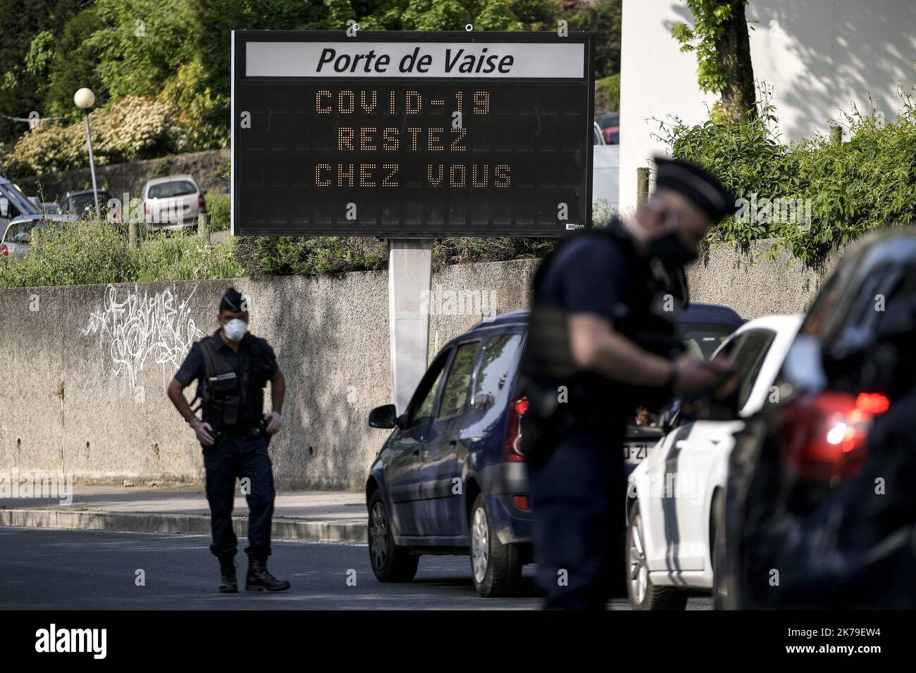 Lyon 25/04/2020 - police check in Lyon on April 25, 2020 - A police ...