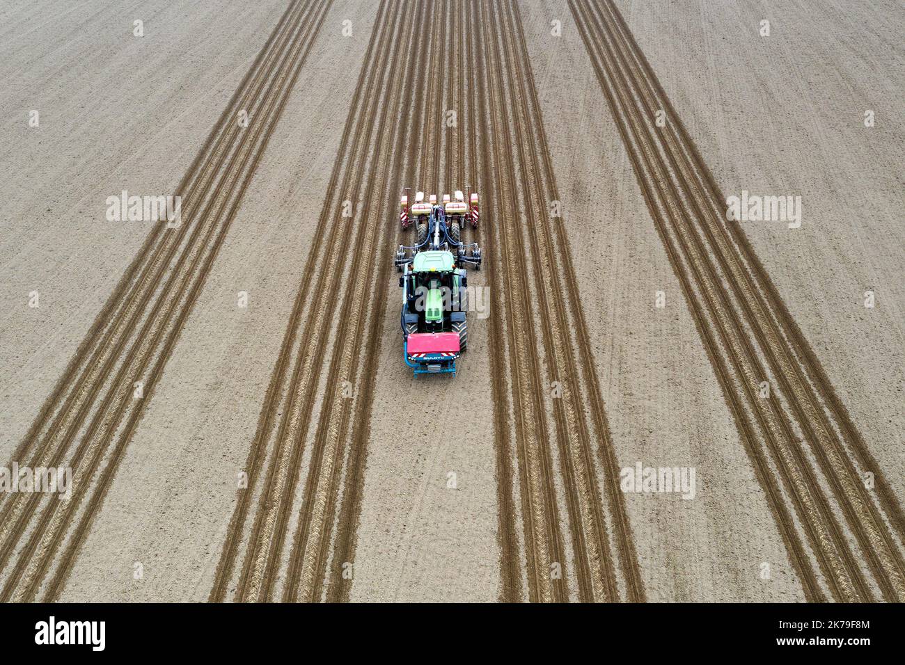 Farmer sows hi-res stock photography and images - Alamy