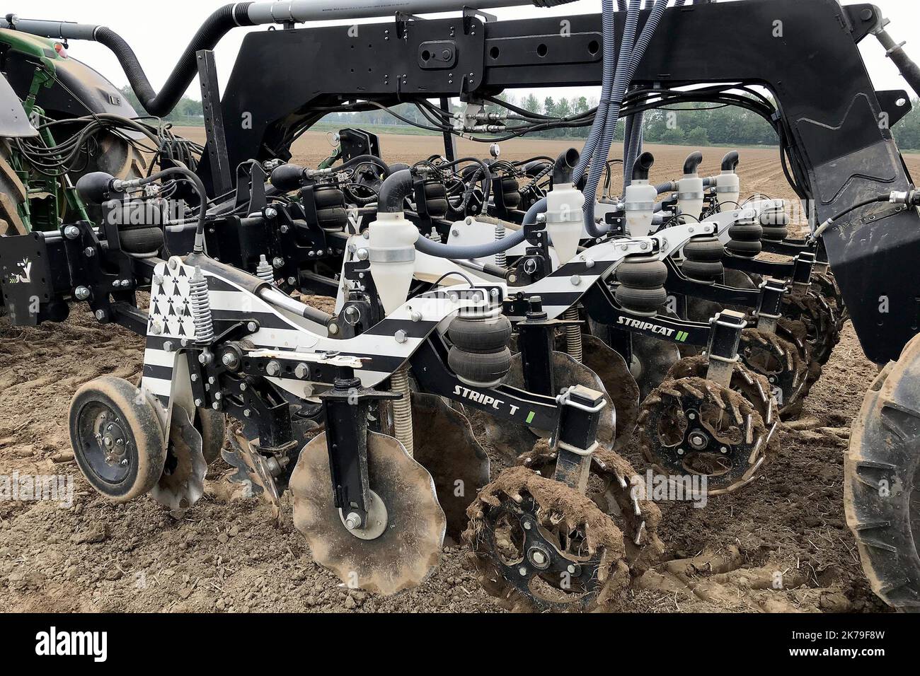 Farmer sows hi-res stock photography and images - Alamy