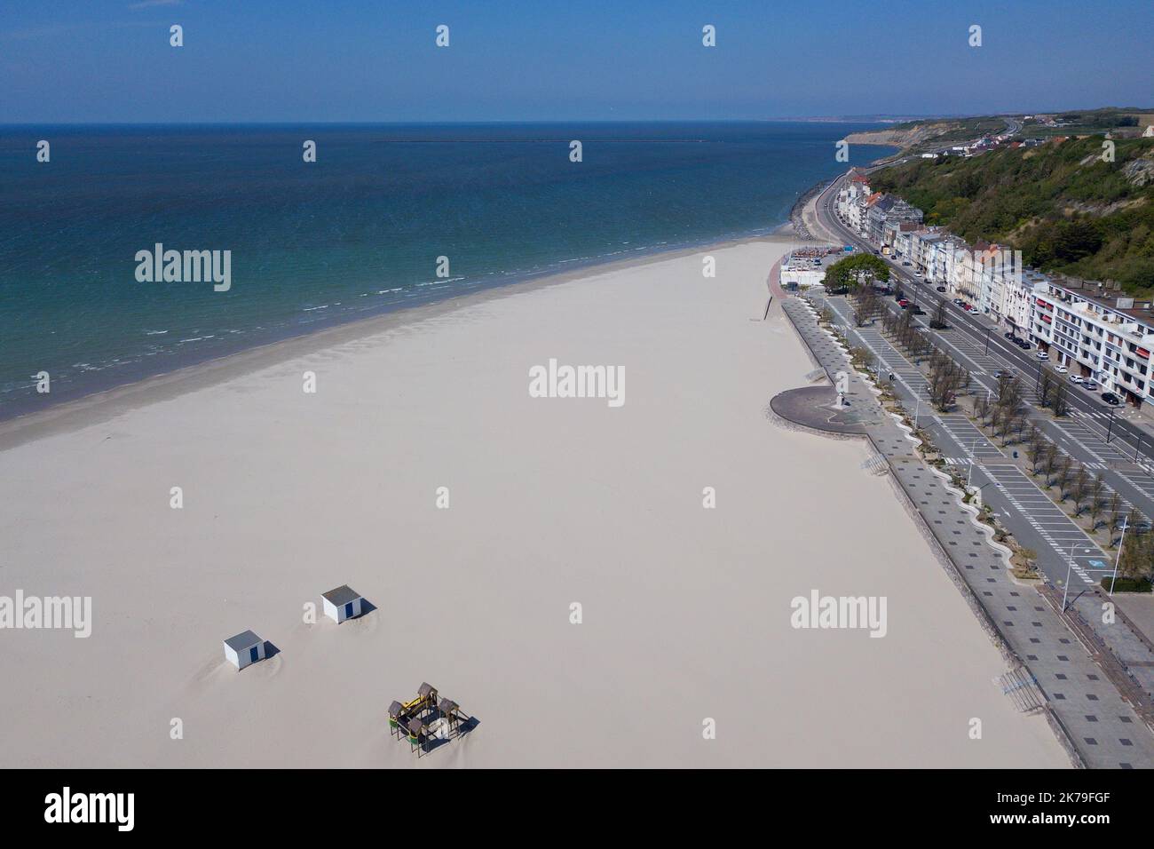 41st days of confinement, empty A25 motorway, France Stock Photo - Alamy