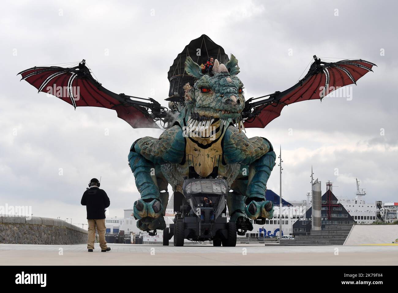 The Calais dragon comes out of its confinement, Calais on 04/29/2020 ...