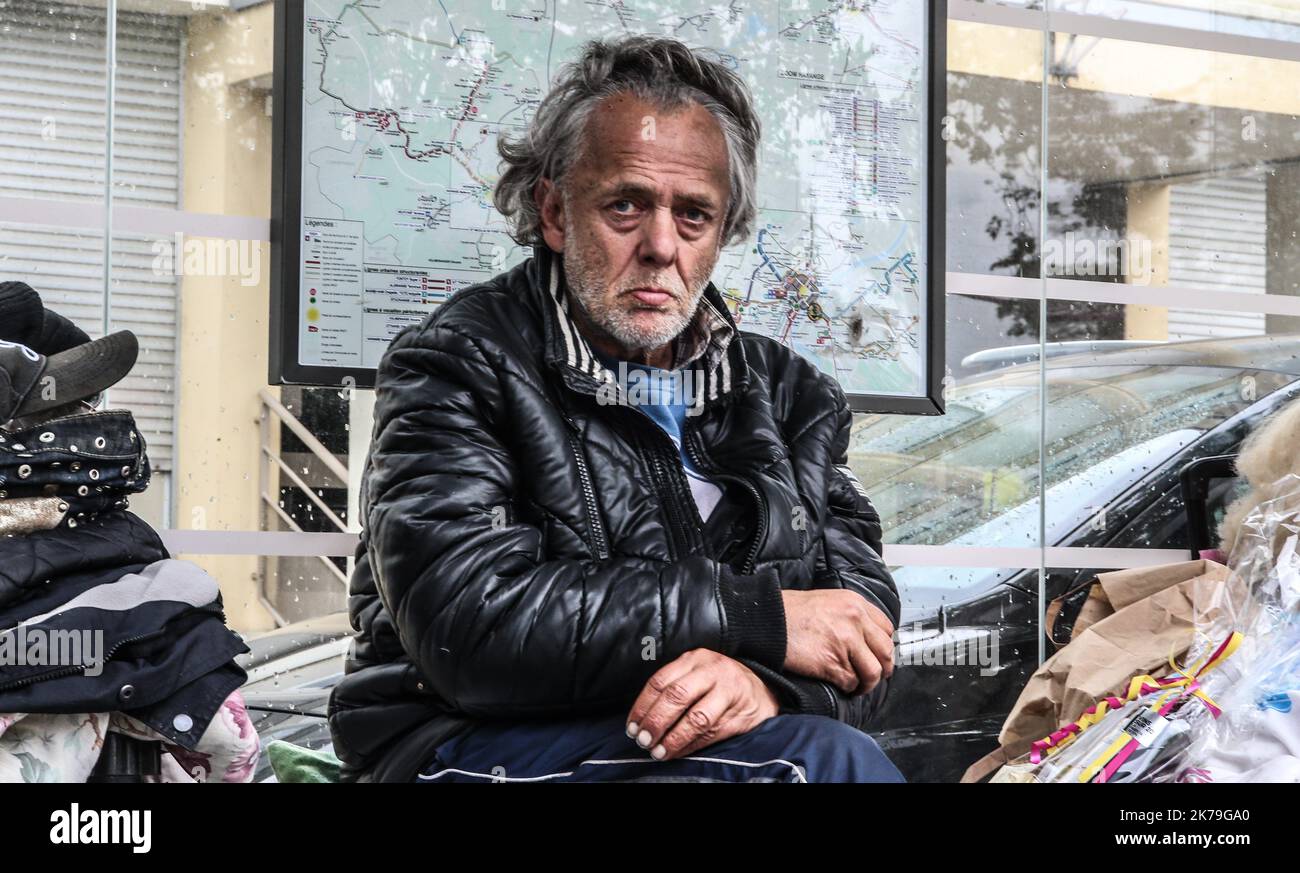 Homeless bus shelter hi-res stock photography and images - Alamy
