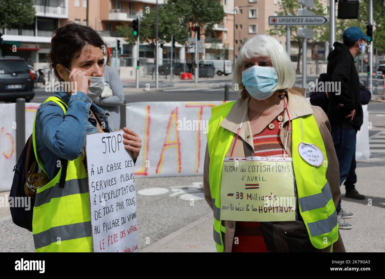 The yellow vests demonstrate in front of the hospital of Timone and the ...