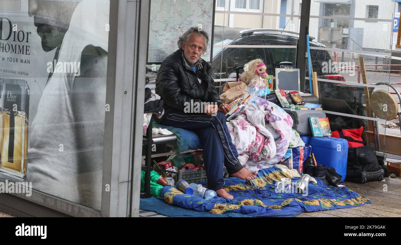Living in a bus hi-res stock photography and images - Alamy