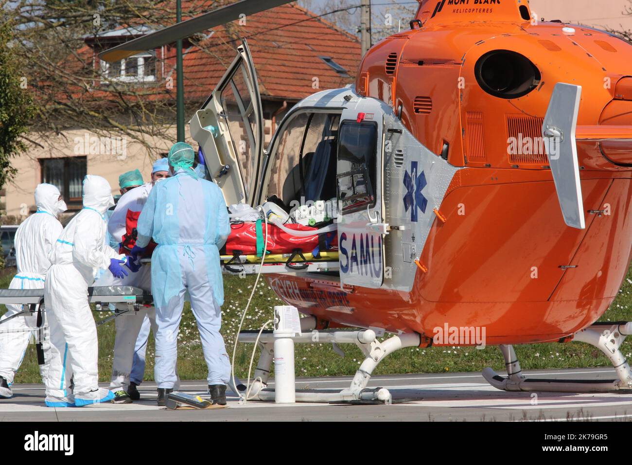 Evacuation of COVID-19 patients by Samu helicopter at Sarrebourg ...