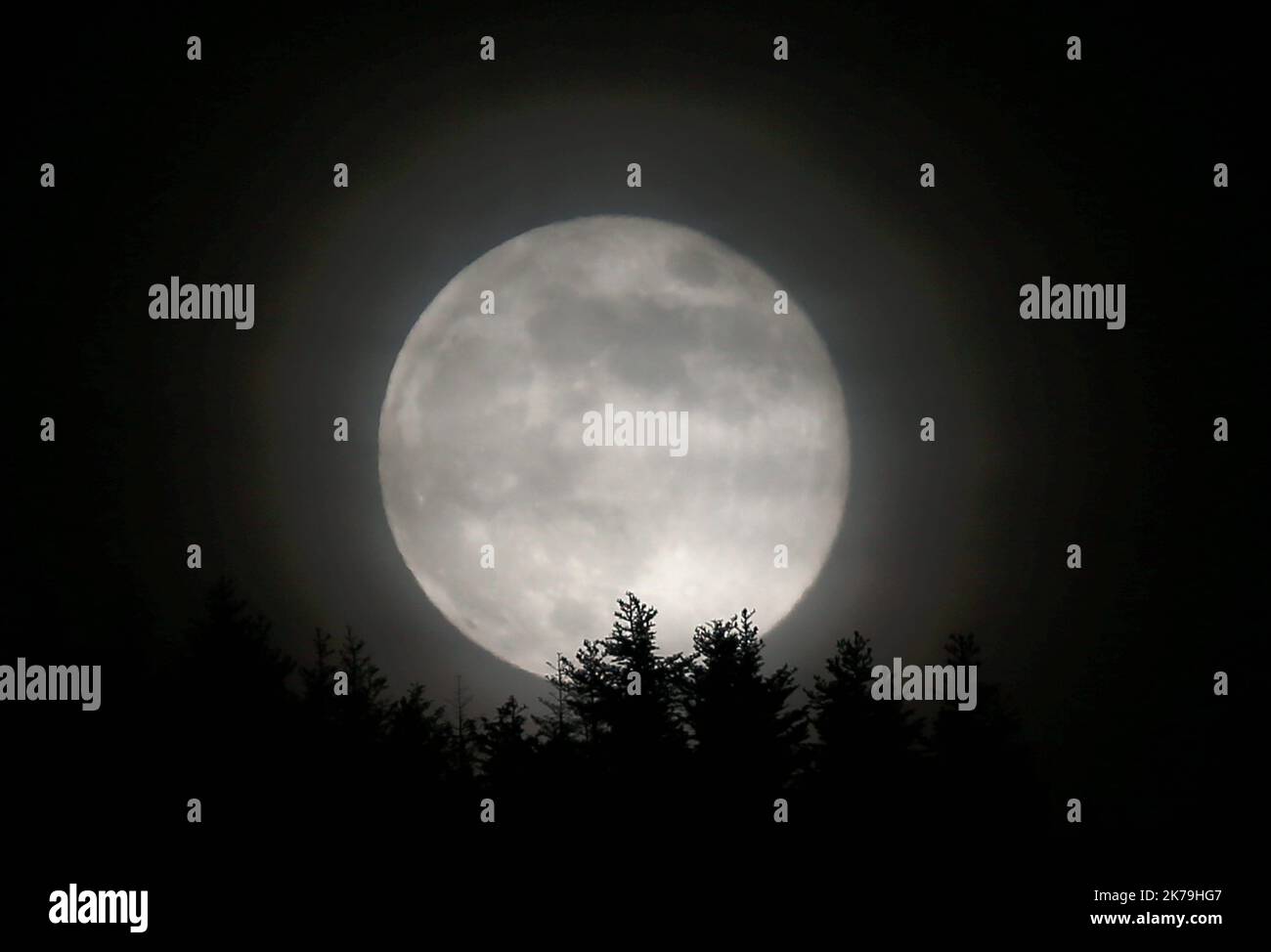 Super moon appears in hi-res stock photography and images - Alamy