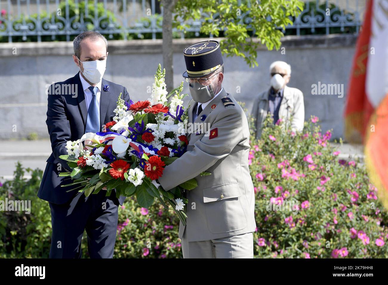 8 may 1945 paris hi-res stock photography and images - Alamy