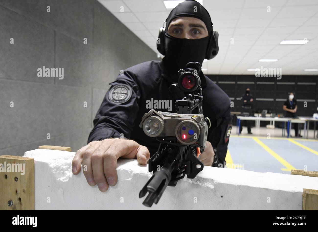 GIGN (French gendarmerie intervention squad) MEMBERS TRAIN AT SHOOTING ...