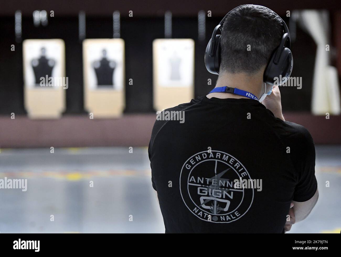 GIGN (French gendarmerie intervention squad) MEMBERS TRAIN AT SHOOTING ...