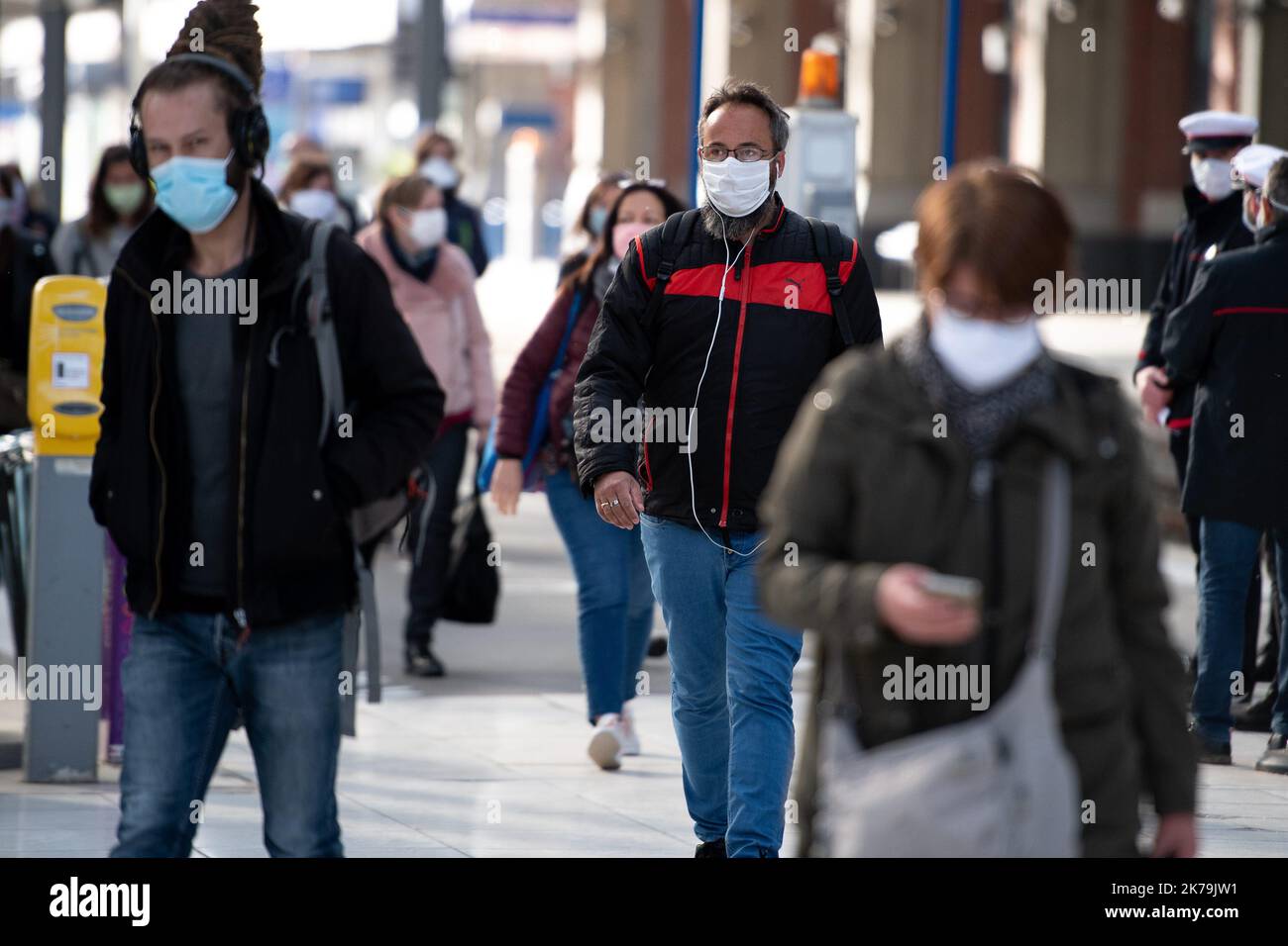 Lille flandres train station with passengers wearing mandatory face ... Lille flandres train station with passengers wearing mandatory face ...