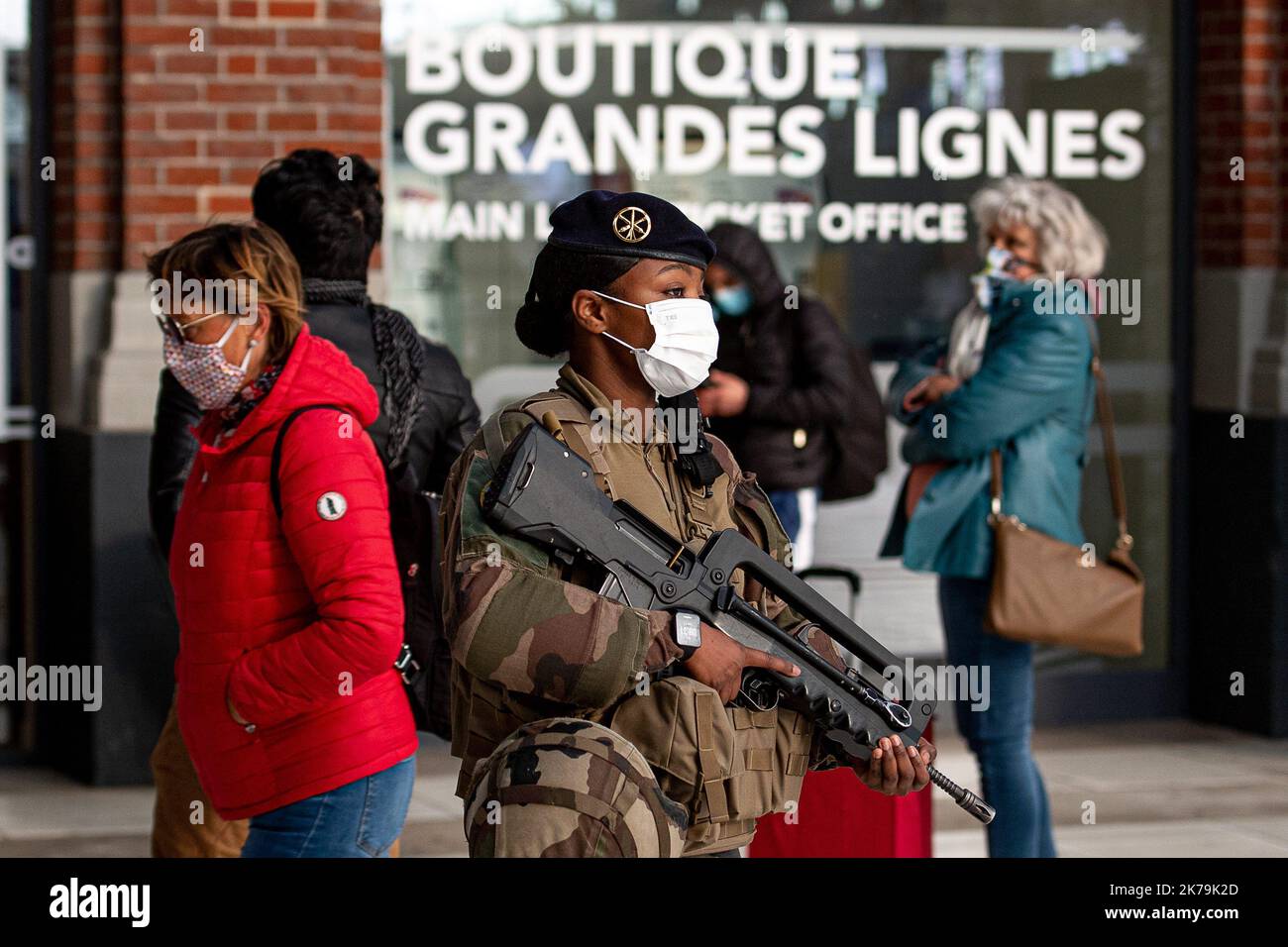 Lille flandres train station with passengers wearing mandatory face ... Lille flandres train station with passengers wearing mandatory face ...