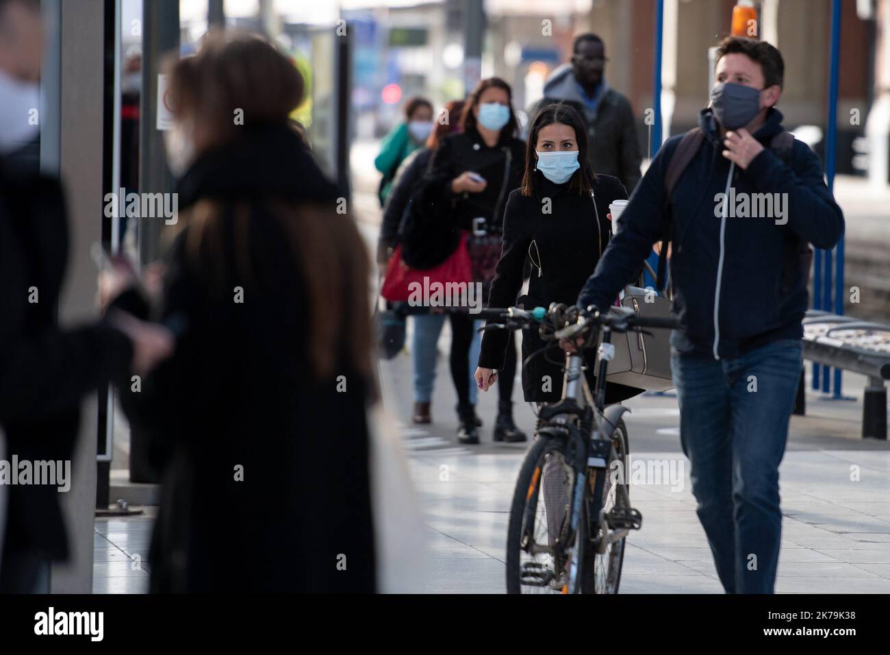Lille flandres train station with passengers wearing mandatory face ... Lille flandres train station with passengers wearing mandatory face ...