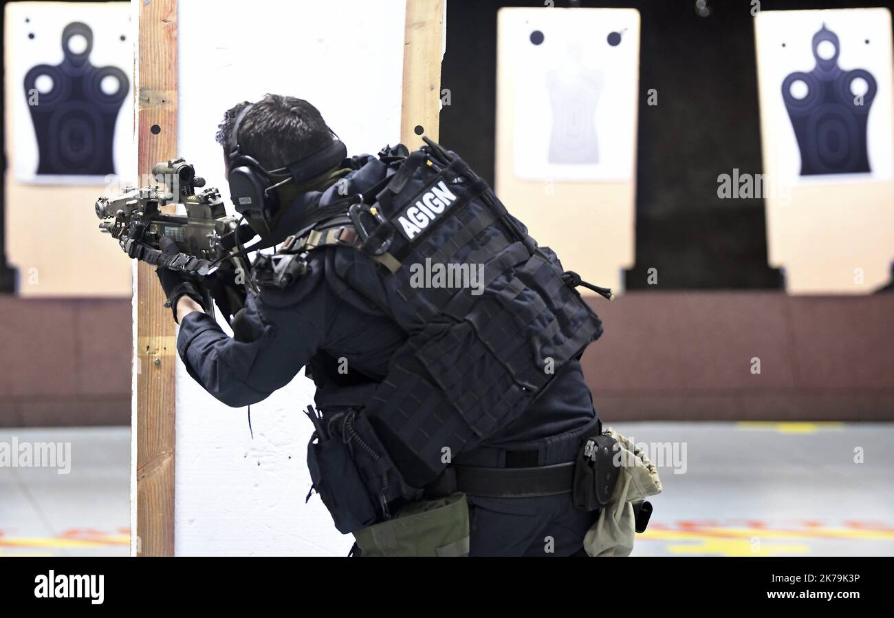 GIGN (French gendarmerie intervention squad) MEMBERS TRAIN AT SHOOTING ...